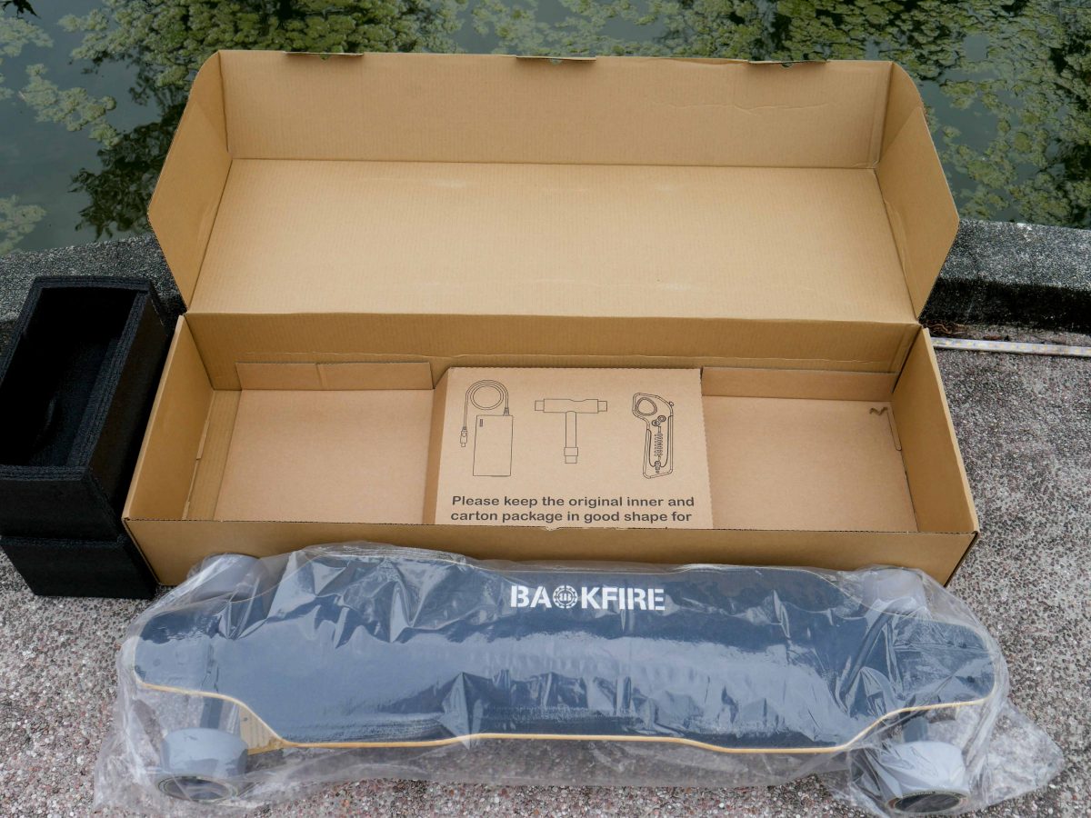 Backfire G3 Review - The board in the middle. - Electric Skateboard HQ